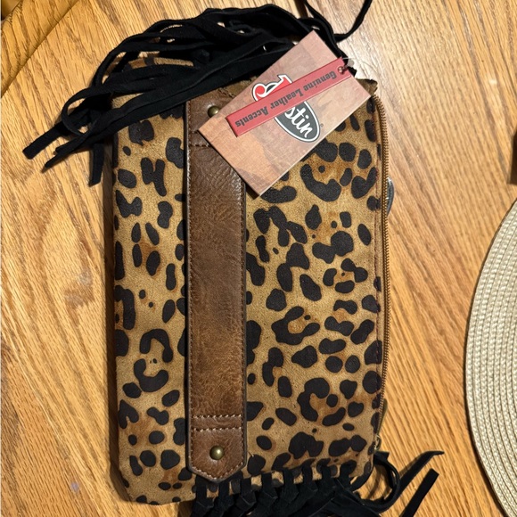 Justin Boots | Bags | Justin Boots Leopard Print Crossbody Bag | Poshmark